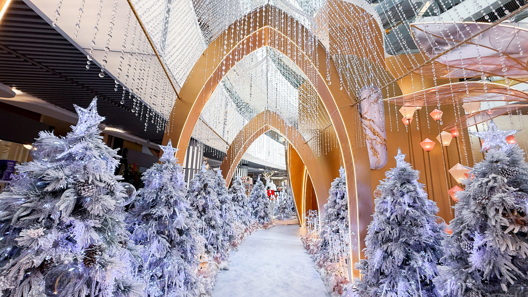 A GLIMMERING CHRISTMAS: FESTIVE MALL DECORATIONS TO EXPLORE! - Tourism ...